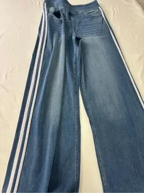 HALARA | Jeans | Halara Blue Wideleg Jeans With White Side Stripes ...